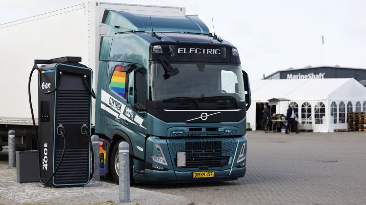 Landets hidtil største ladestation til den tunge trafik åbnede i ...